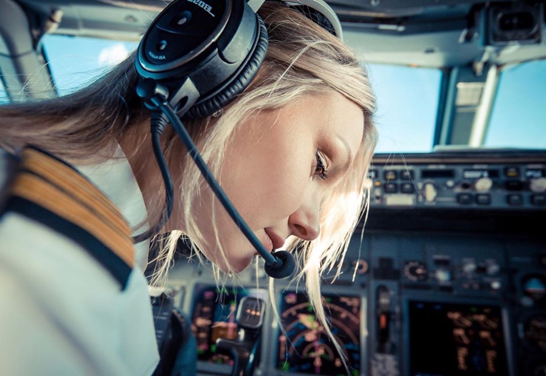 Michelle Gooris - Cabin Crew Pics